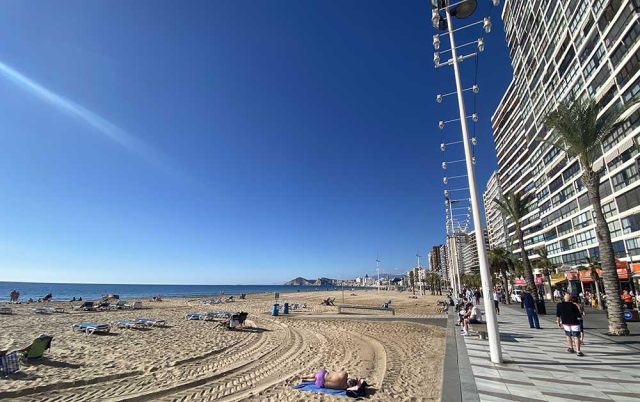 Las 4 playas de Benidorm y las 2 calas para disfrutar del mar