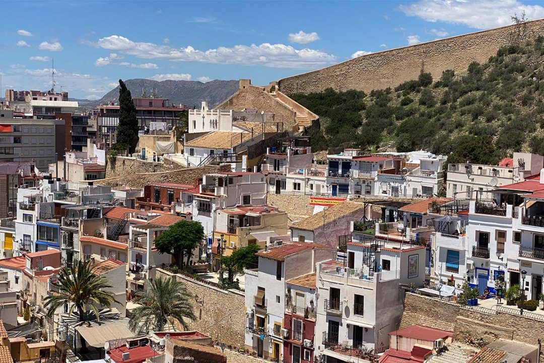 El Barrio de Santa Cruz en Alicate, visita obligada